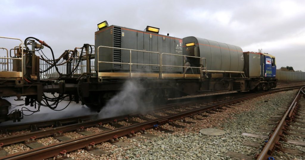 Leaf-busting trains prepare for autumn - Network Rail