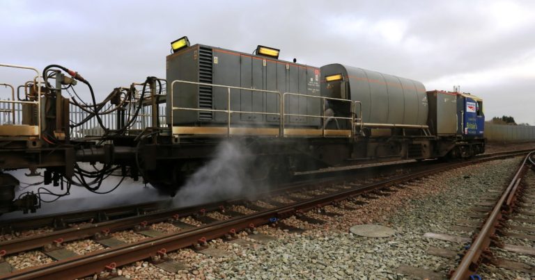 Leaf-busting trains prepare for autumn - Network Rail