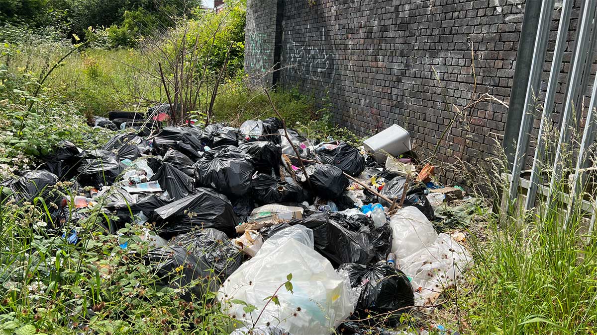 Litter and fly-tipping - Network Rail