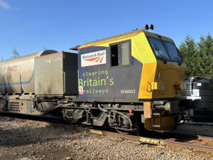 Tackling leaves on the line using hygroscopic sand - Network Rail