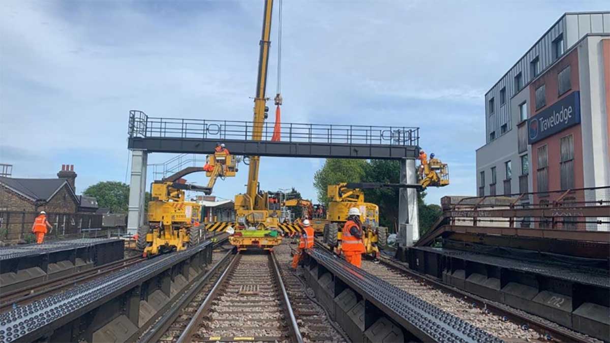 Improving signalling in South London this Christmas - Network Rail Improving signalling in South London this Christmas - Network Rail